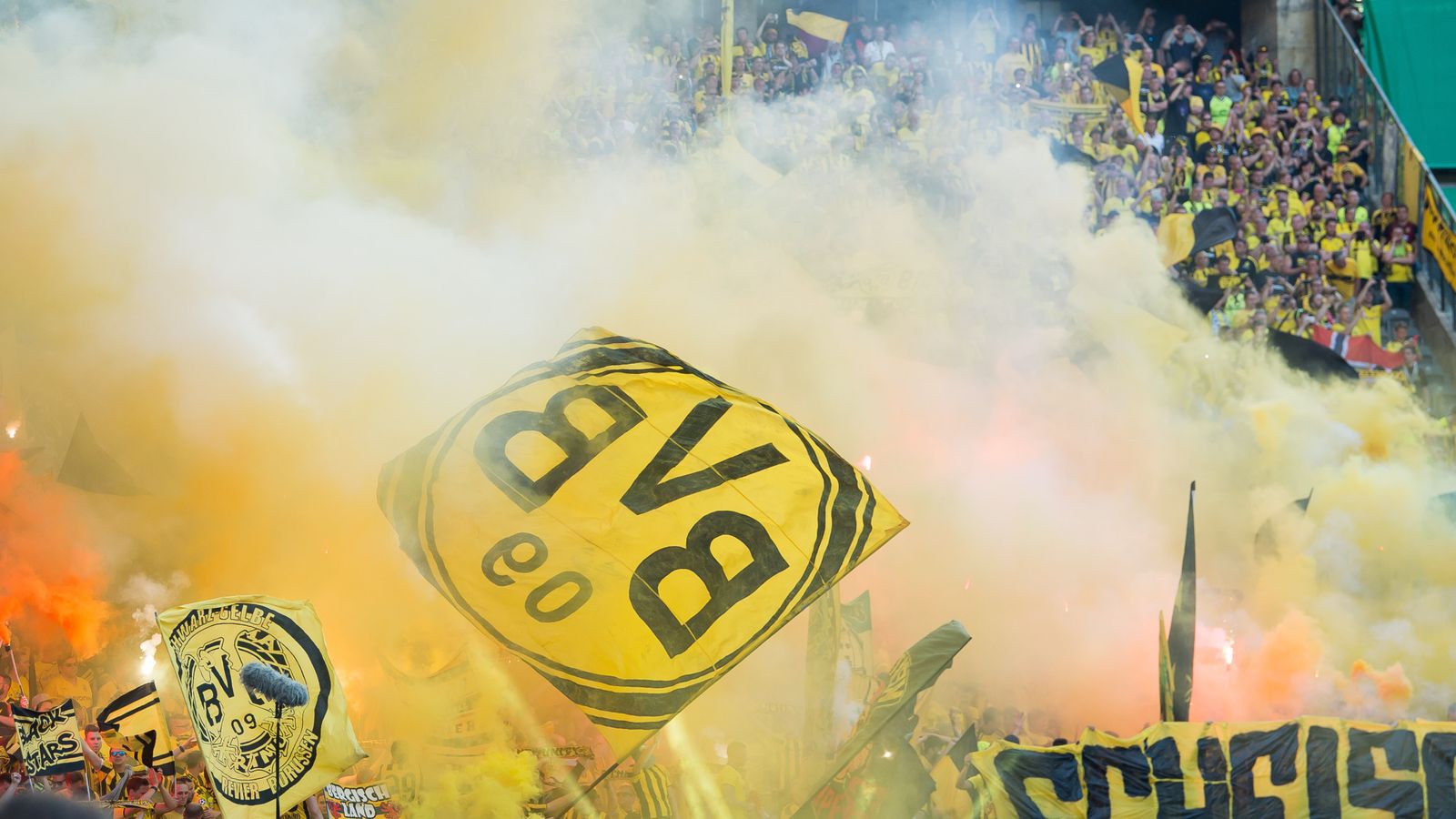 DFB verurteilt Dortmund nach Pyro-Eklats zu Geld- und Bewährungsstrafe ...