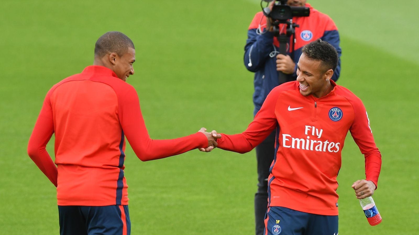 FIFA: Europas Top-Ligen gaben über drei Milliarden für Transfers aus ...