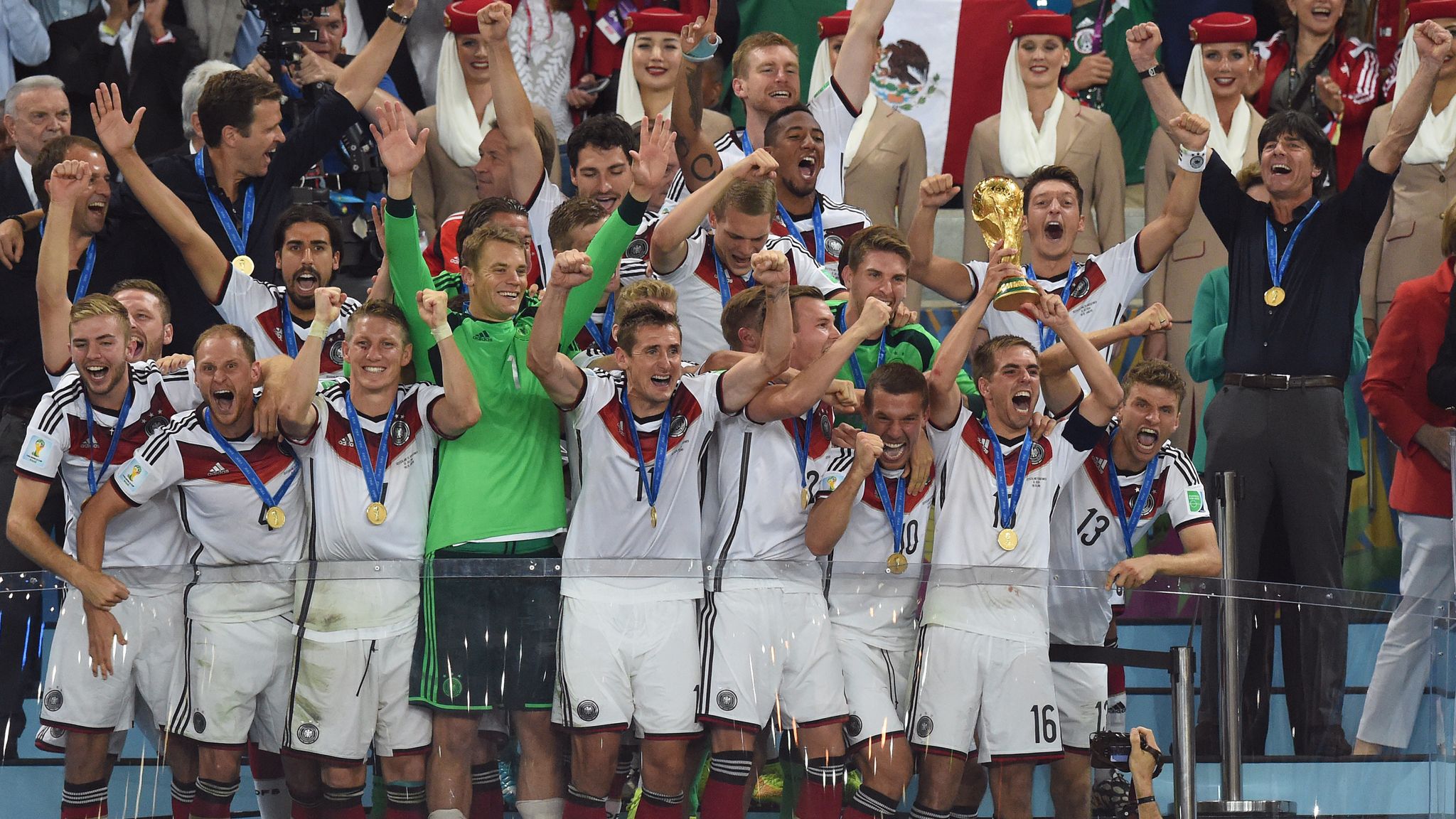 Erste Bilder aufgetaucht: So sieht der WM-Ball 2018 aus | Fußball News ...