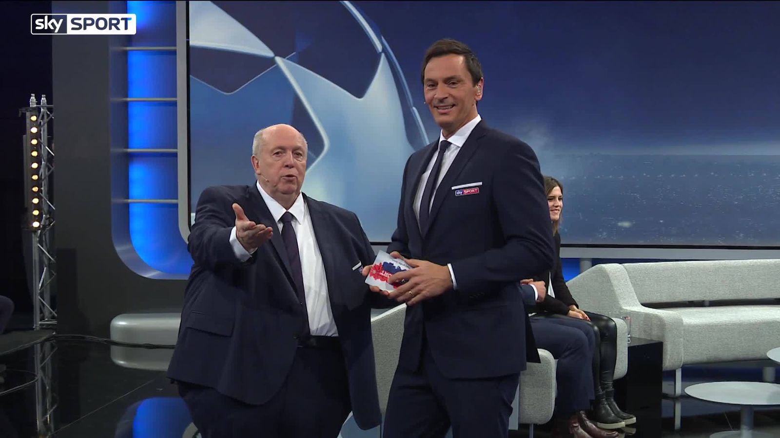 Calli sorgt für Lacher: 'Wie Dick und Doof' | Fußball News | Sky Sport