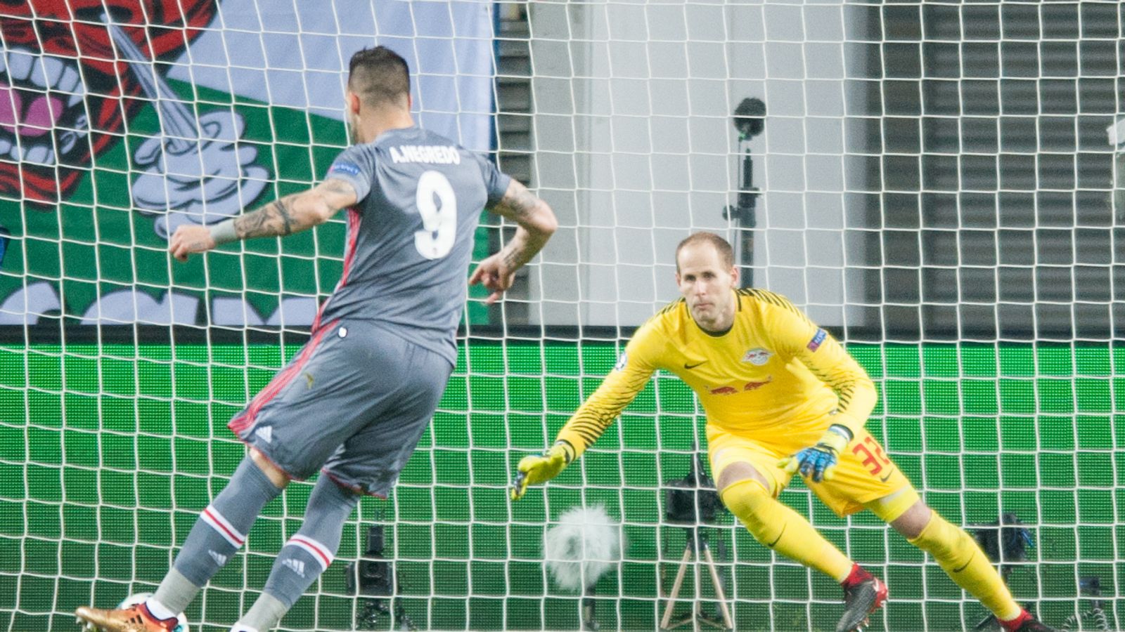 Vertrag verlängert: Peter Gulacsi bleibt bei RB Leipzig bis 2022 ... Vertrag verlängert: Peter Gulacsi bleibt bei RB Leipzig bis 2022 ...
