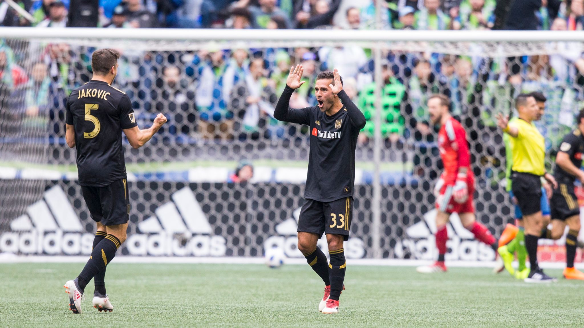 Los Angeles FC feiert Sieg gegen Vizemeister Seattle Sounders bei MLS ...