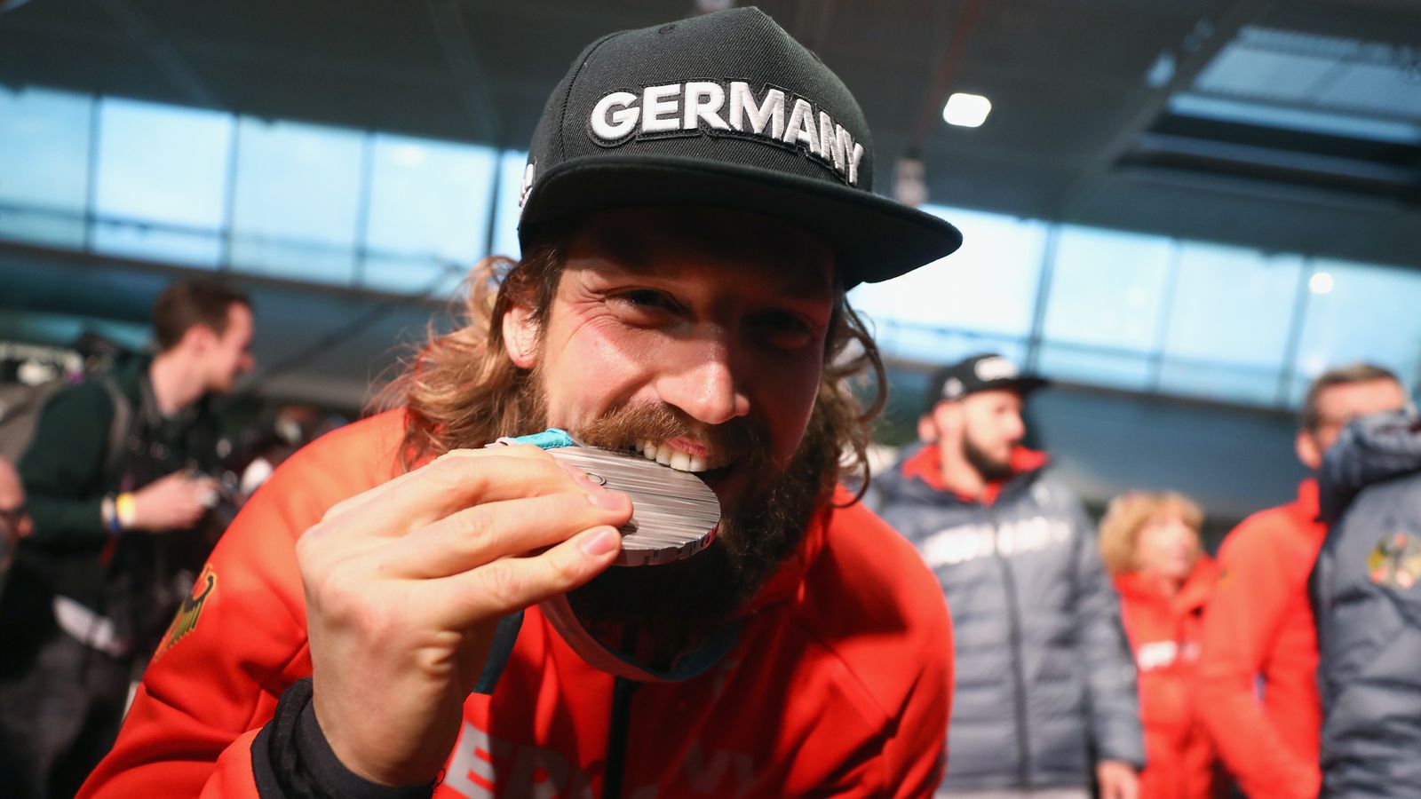 Silber-Helden und WM-Shootingstar verstärken DEB-Team | Eishockey News ...