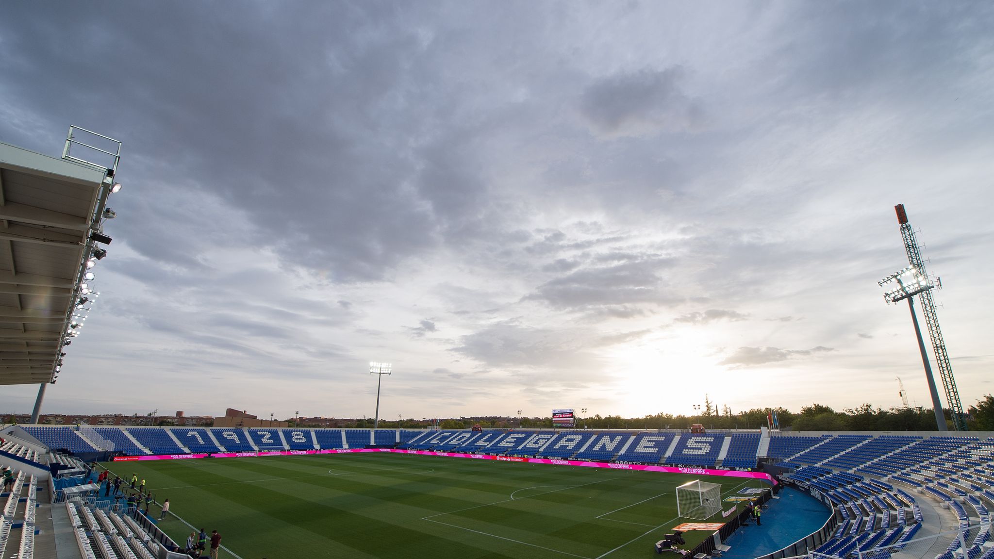 Von wegen Kiel! Das sind die Mini-Stadien in Europas Top-Ligen ...