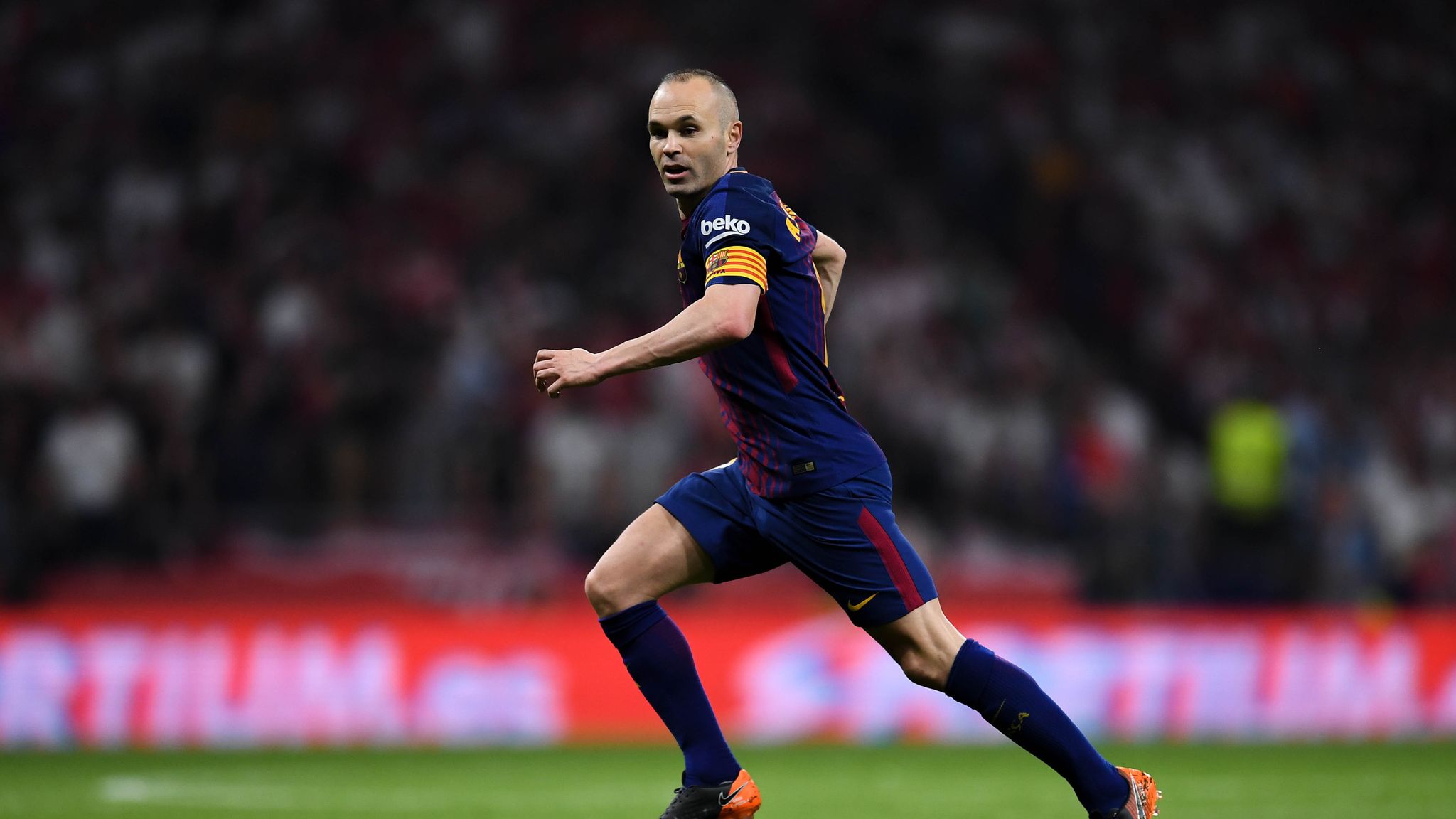 Spielen Andres Iniesta und Lukas Podolski bald zusammen? | Fußball News ...