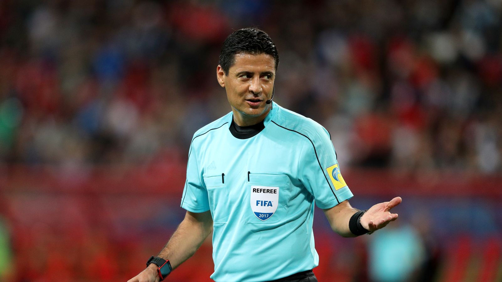 Schlechtes Omen? Iraner Faghani pfeift Deutschland gegen Mexiko | FIFA ...