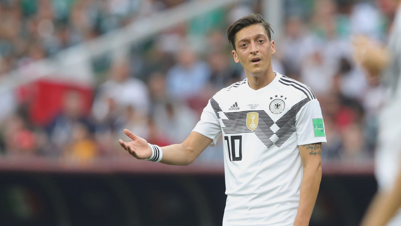 Özil geht auf DFB-Boss Grindel los: "Inkompetenz und Unfähigkeit ...