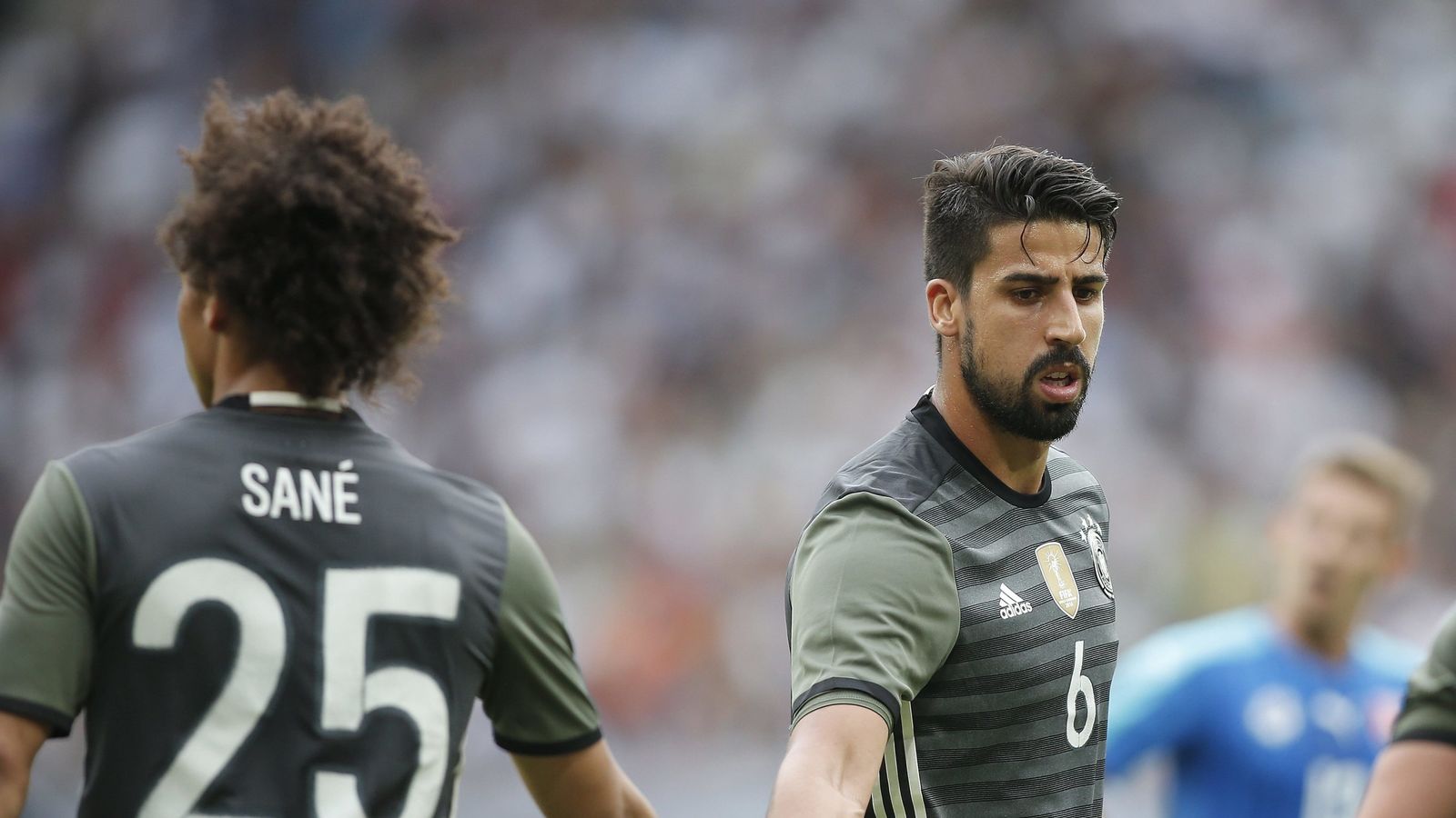 Zuspruch nach Kritik an Sane: "Das hat er nicht verdient" | Fußball ...