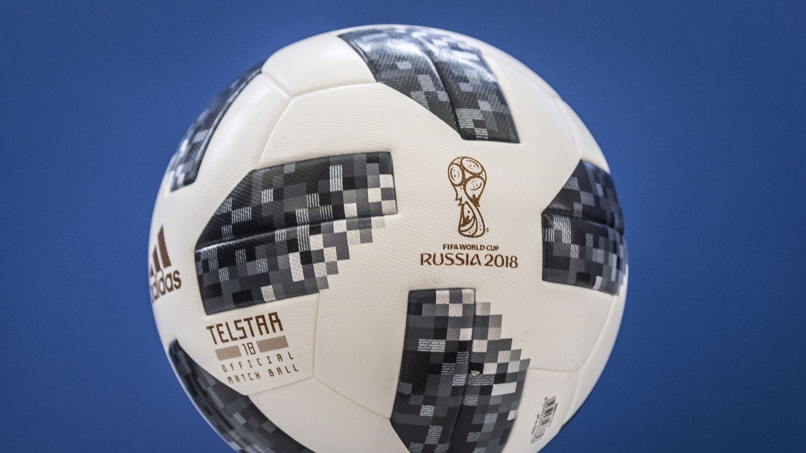 Vor WM-Auftakt: Sky zeigt alle Spielbälle der Weltmeisterschaft | FIFA ...