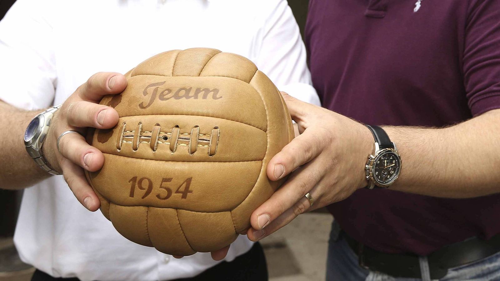 Vor WM-Auftakt: Sky zeigt alle Spielbälle der Weltmeisterschaft | FIFA ...