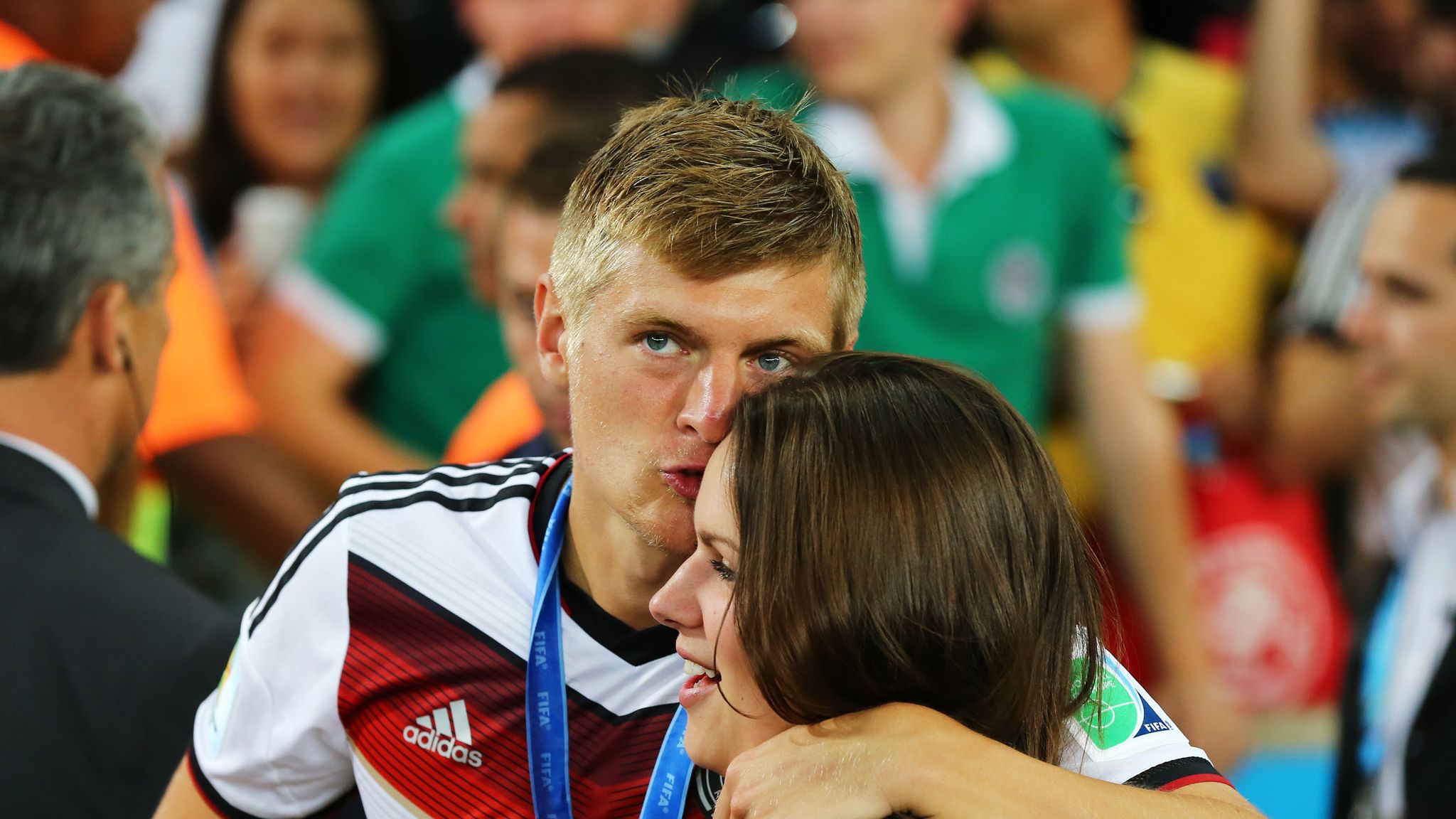 Trotz WM-Aus: Family first! Kroos' Ehefrau mit Liebeserklärung | FIFA ...