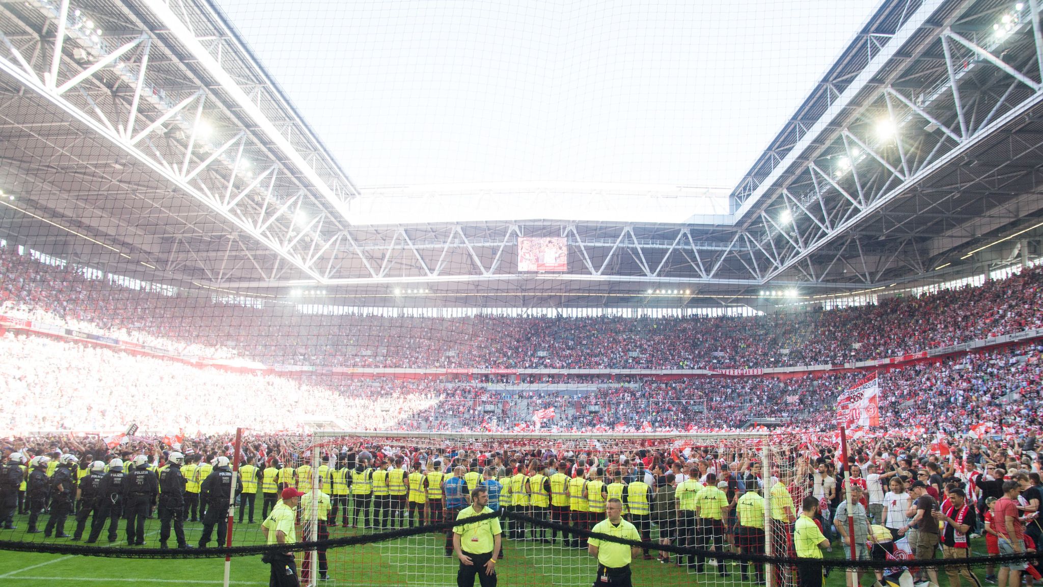 Fortuna Düsseldorf: Esprit-Arena wird zur Merkur Spielarena | Fußball ...
