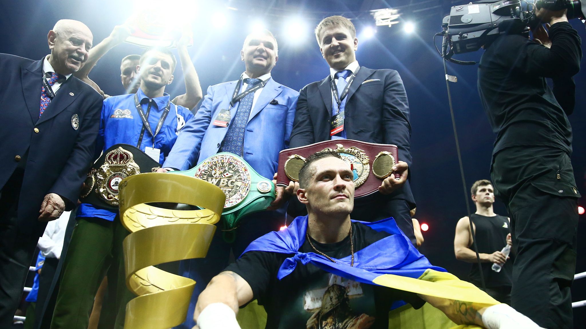 Usyk gewinnt Muhammad-Ali-Trophy & vier WM-Gürtel | Boxen News | Sky Sport