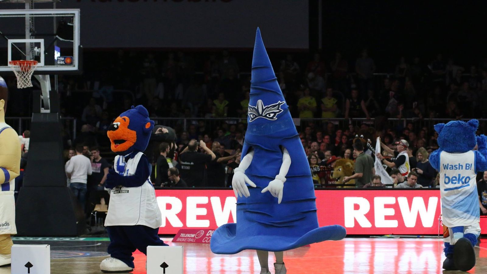 Die skurrilsten Maskottchen der Sportwelt | Fußball News | Sky Sport