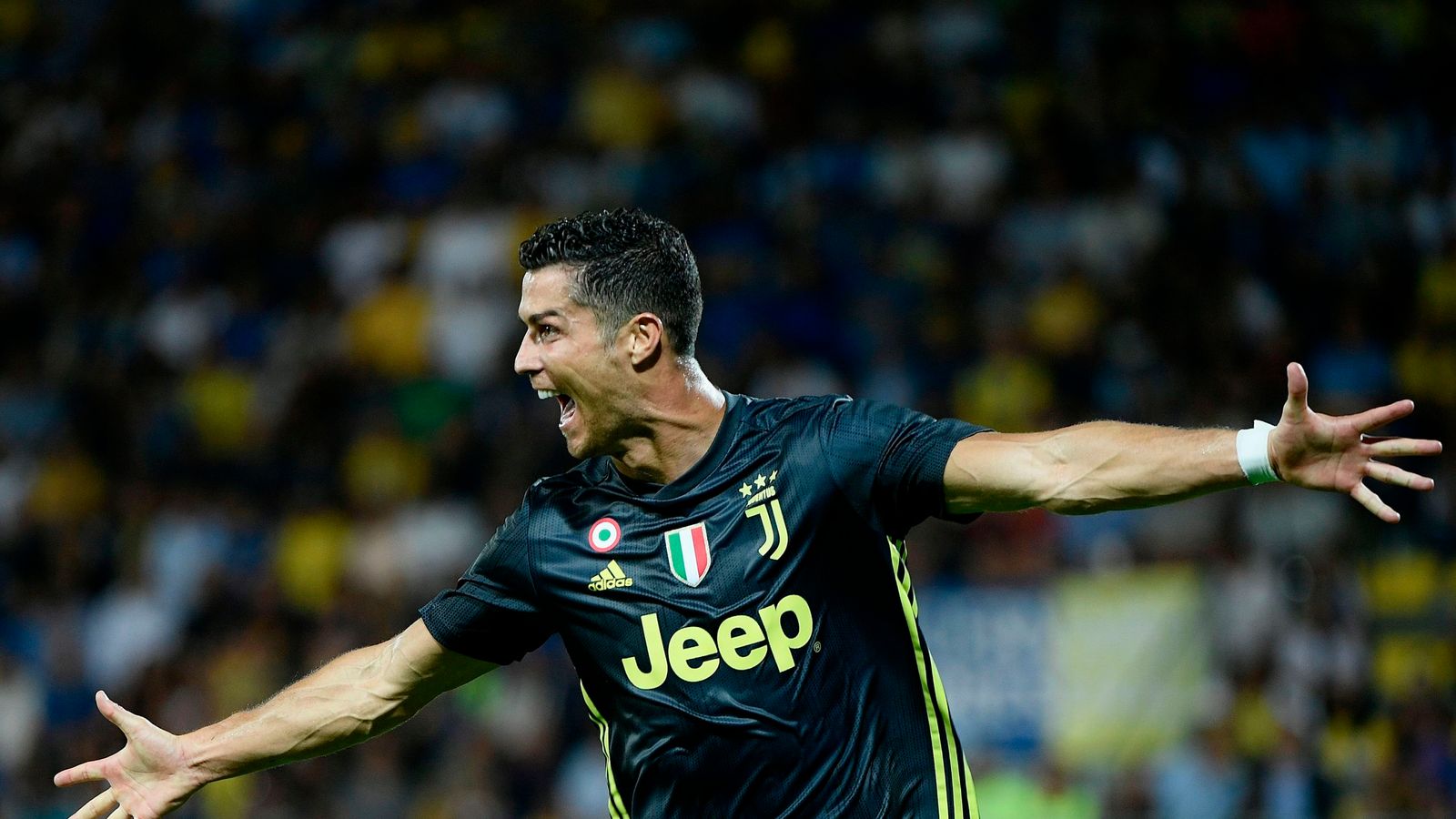 Ronaldo trifft für Juventus - Milan kassiert späten Ausgleich | Fußball ...