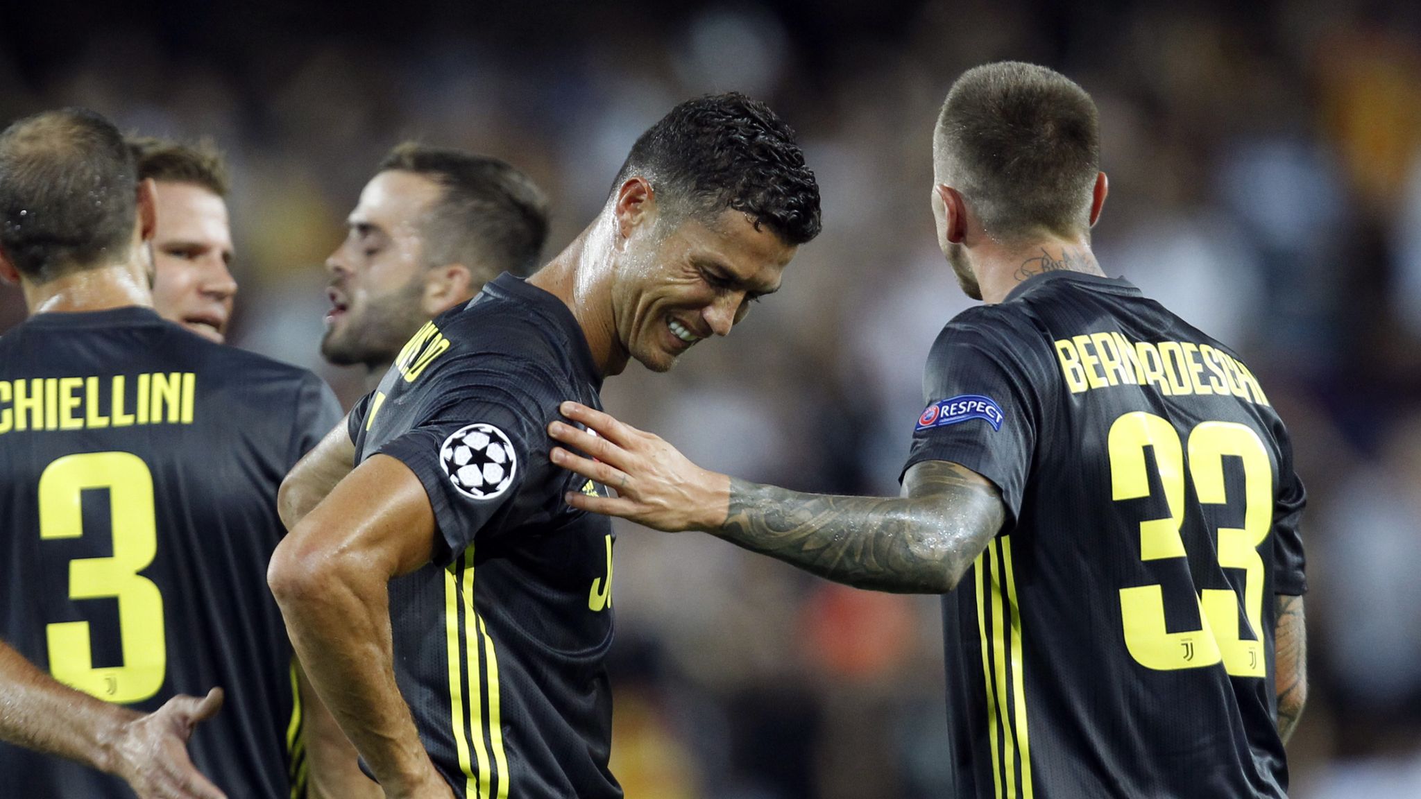 Mit VIDEO: Ronaldo weint nach Roter Karte wegen Tätlichkeit | Fußball ...