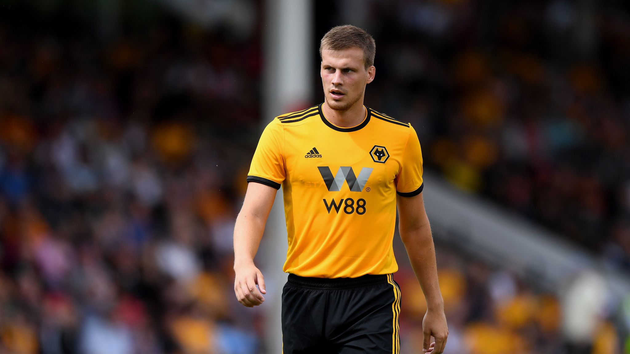 Premier League: Ryan Bennett von Wolverhampton bestohlen | Fußball News ...