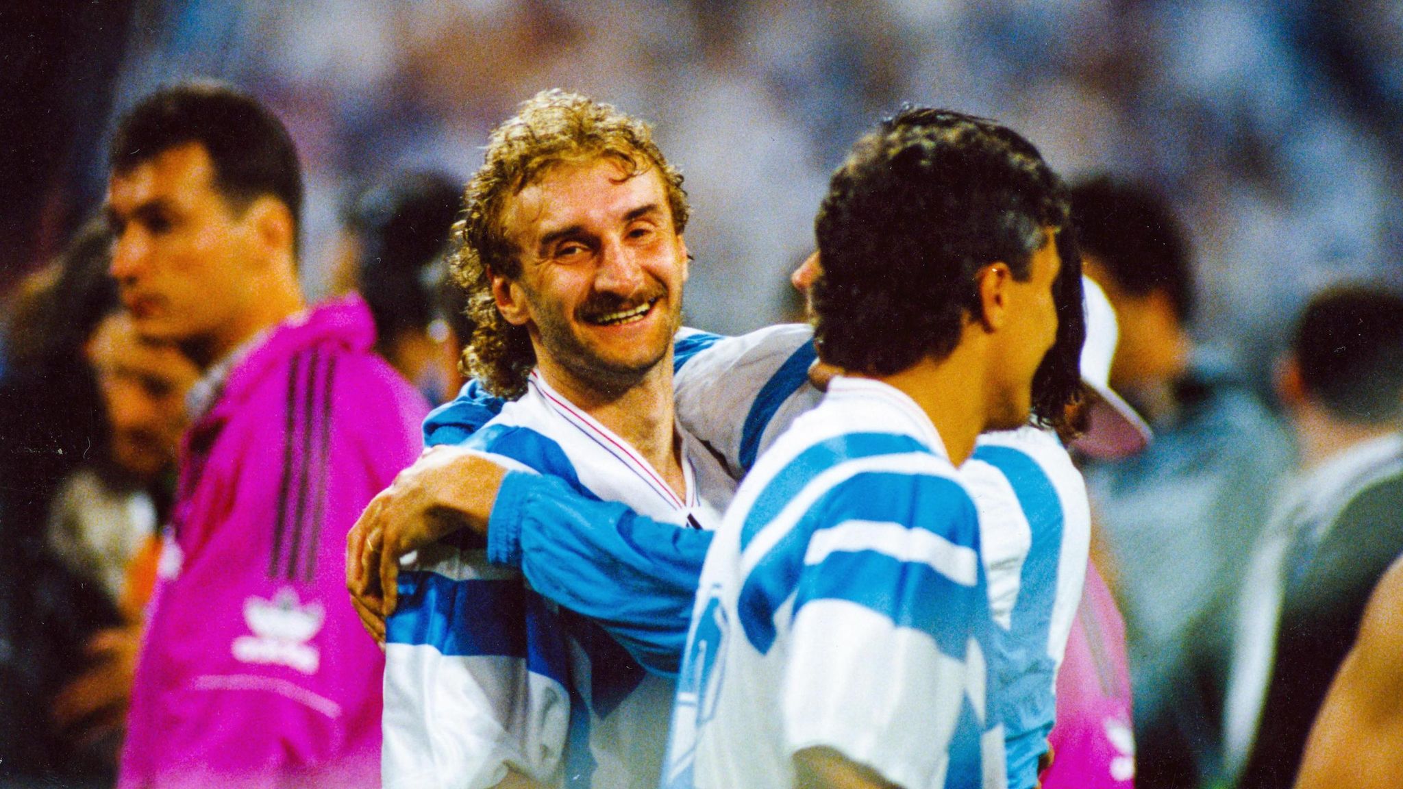 UEFA Champions League Classics: Marseille - AC Mailand 1993 im Video ...