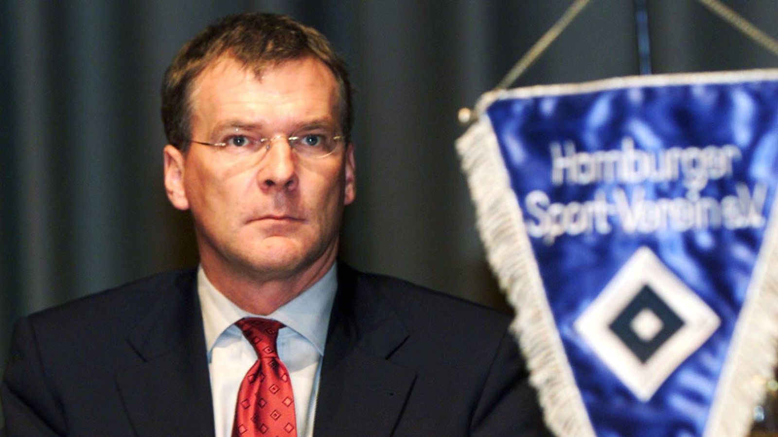 Einmaliger Luxus: HSV bezahlt vier Trainer gleichzeitig | Fußball News ...