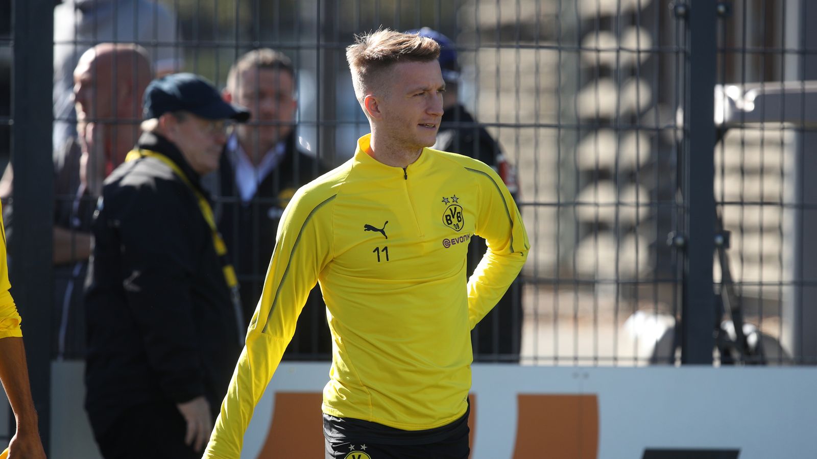 BVB atmet auf: Reus zurück im Mannschaftstraining | Fußball News | Sky ...