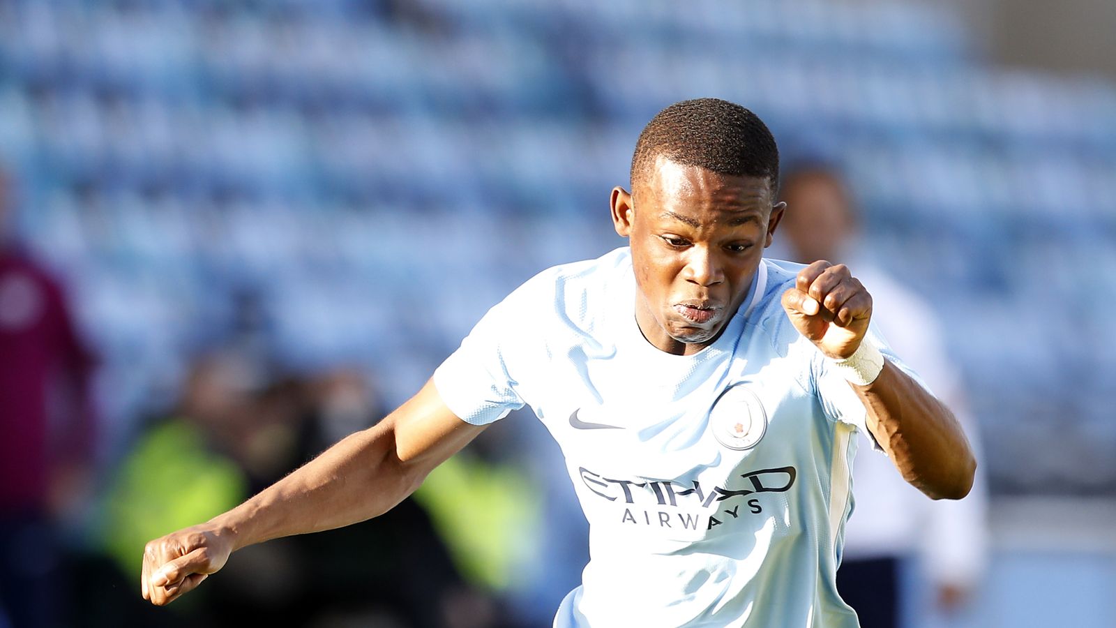 Fix! Schalke verstärkt sich mit City-Youngster Matondo | Fußball News ...