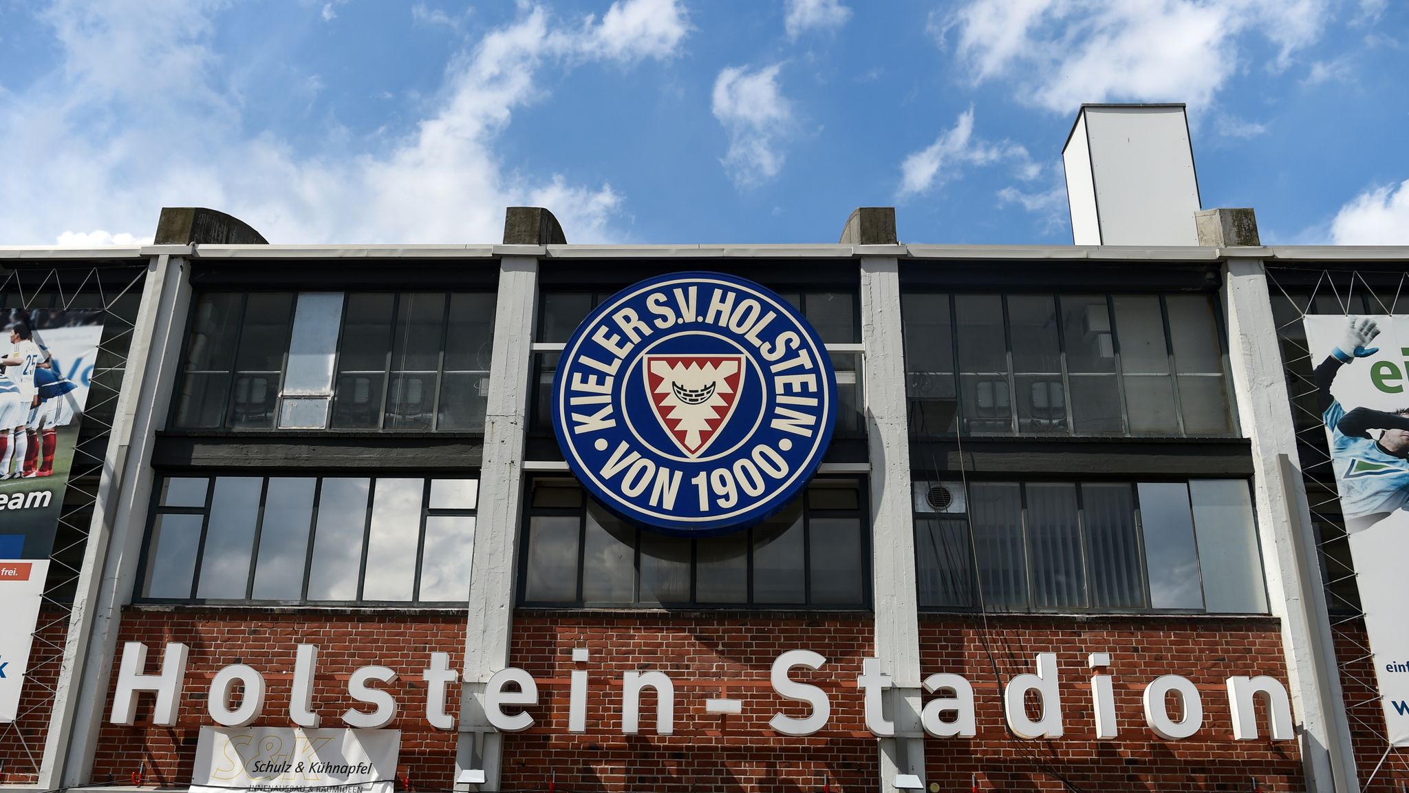 Holstein Kiel baut Stadion provisorisch aus | Fußball News | Sky Sport