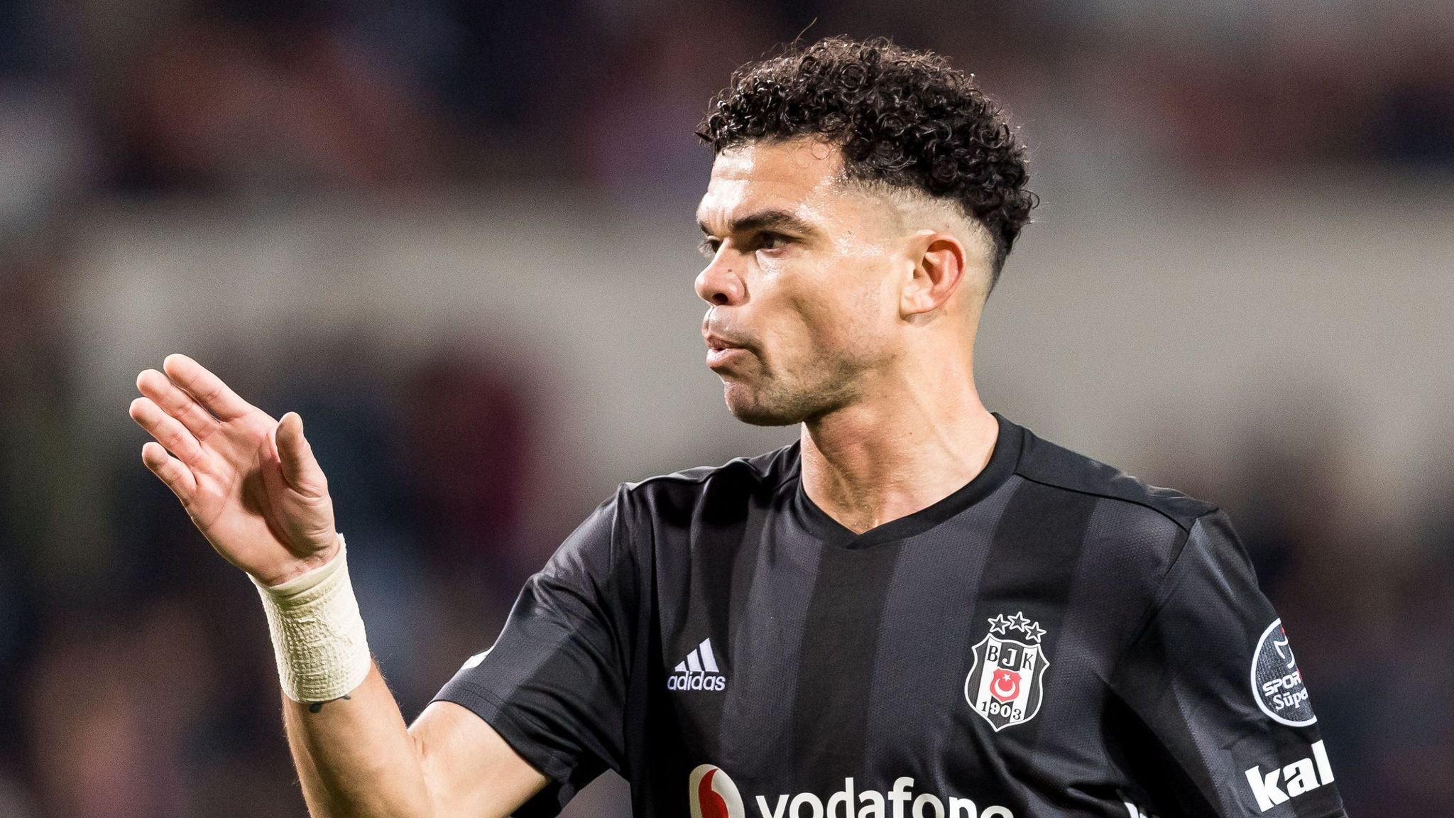 Rückkehr perfekt: Pepe wieder beim FC Porto | Fußball News | Sky Sport Rückkehr perfekt: Pepe wieder beim FC Porto | Fußball News | Sky Sport