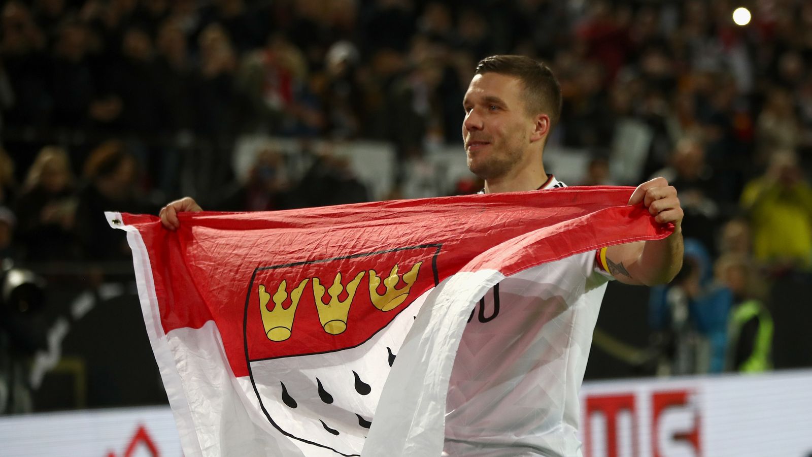 Gemeinsame Zukunft: Lukas Podolski und 1. FC Köln arbeiten zusammen ...