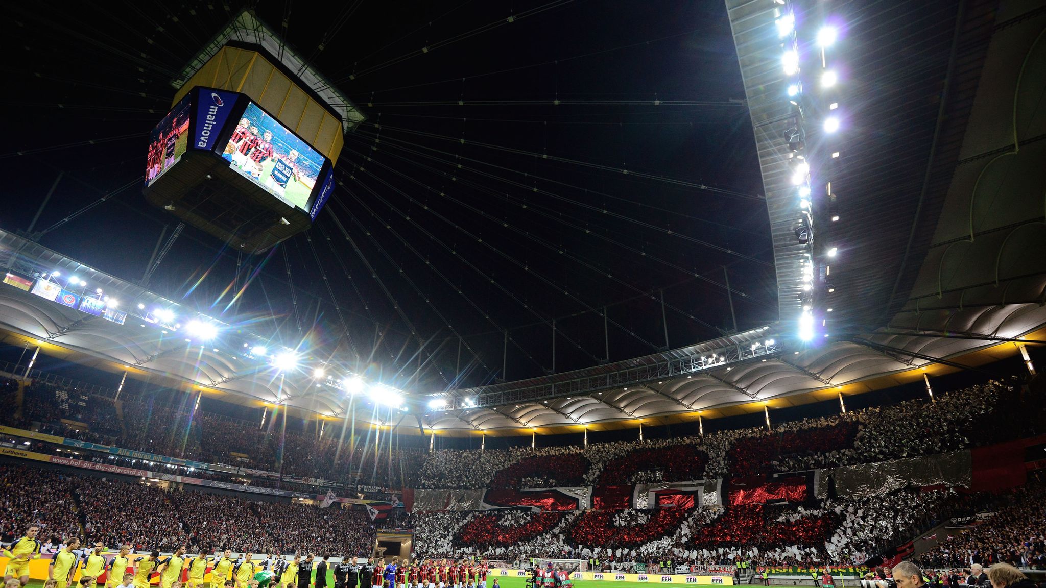 Eintracht Frankfurt: Champions-League-Premiere! Die besten Choreos der ...