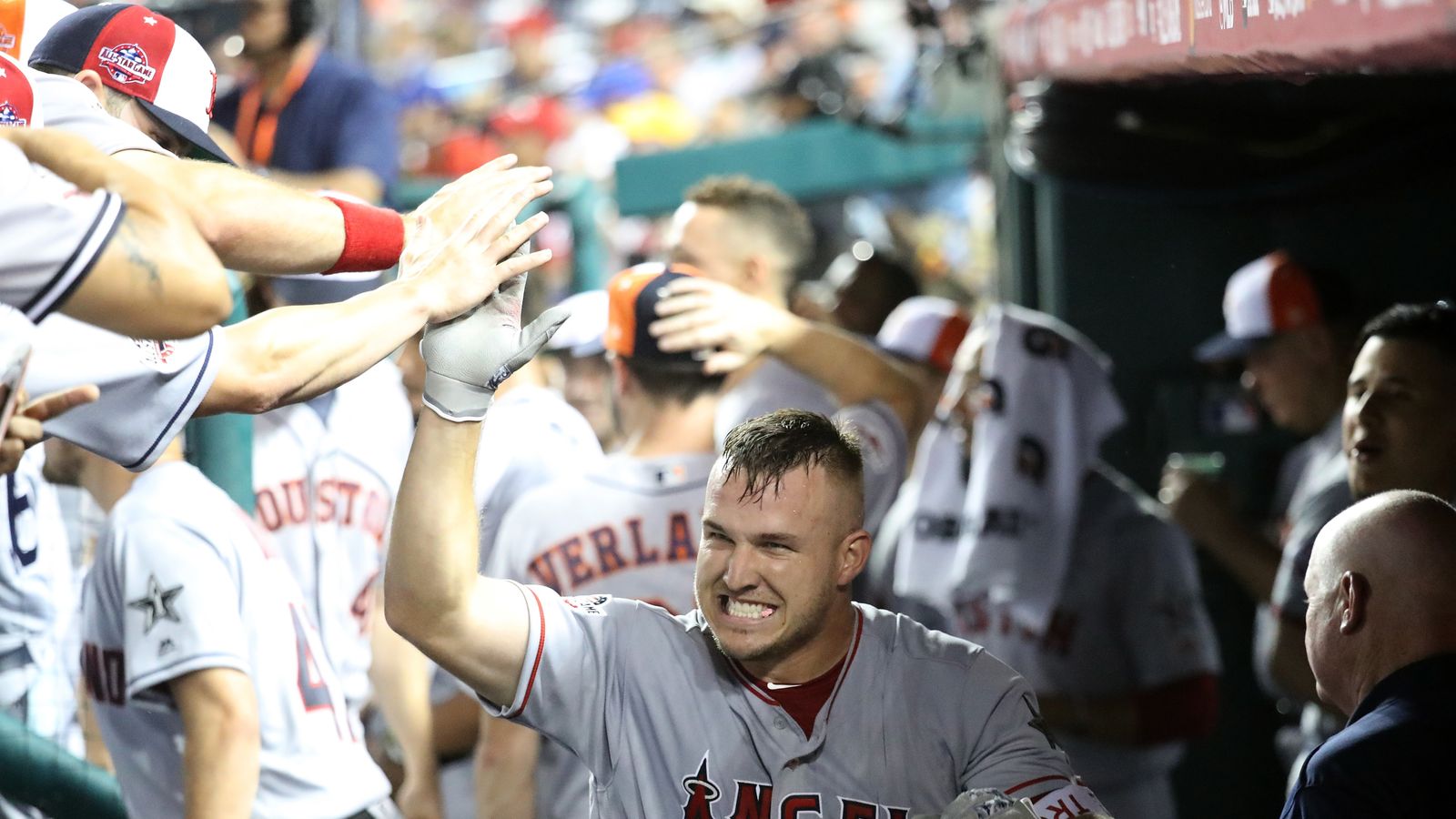 MLB: 430 Millionen Dollar: Trout vor Rekordvertrag im Baseball? | MLB ...