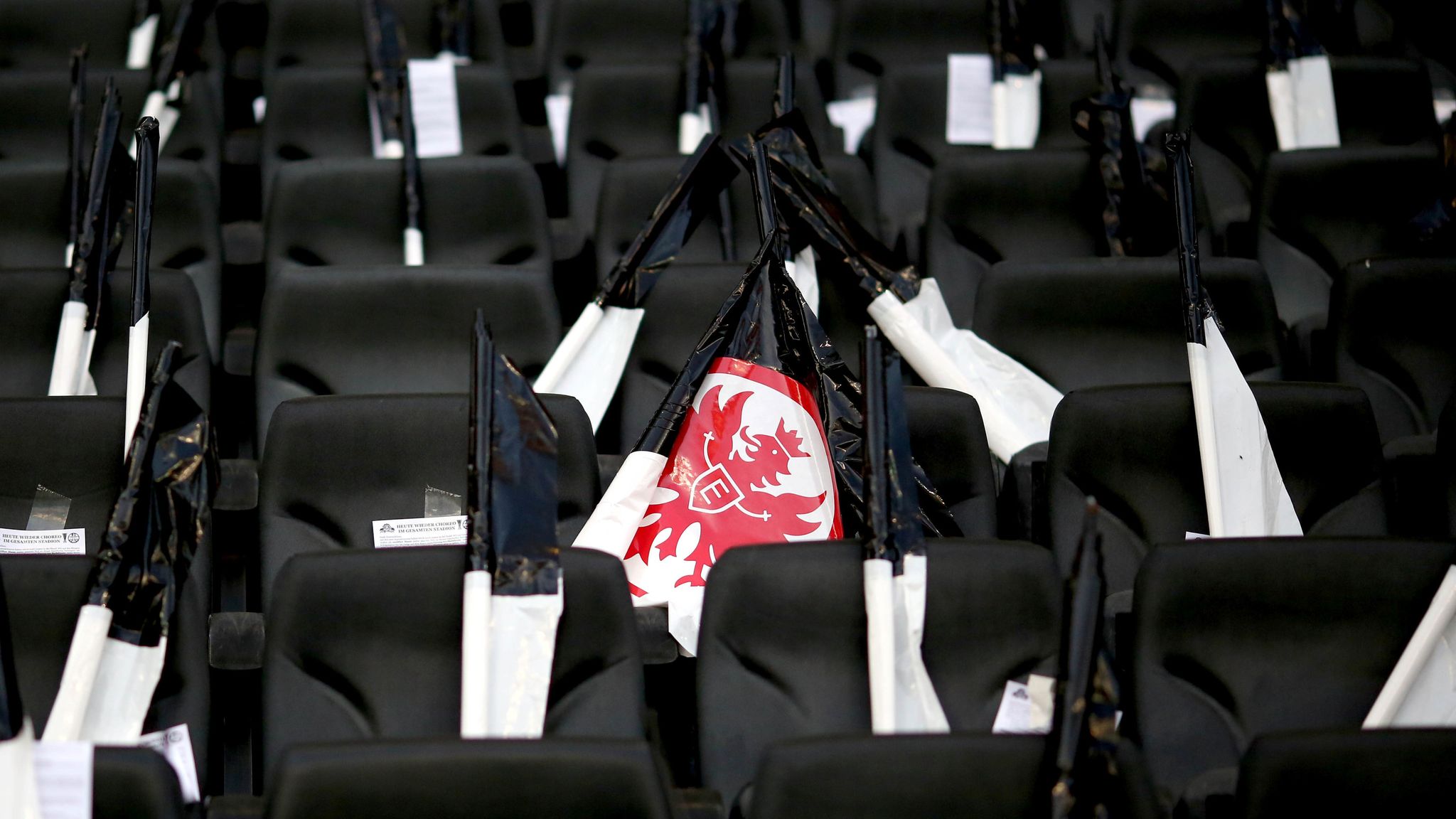 Eintracht Frankfurt: Champions-League-Premiere! Die besten Choreos der ...