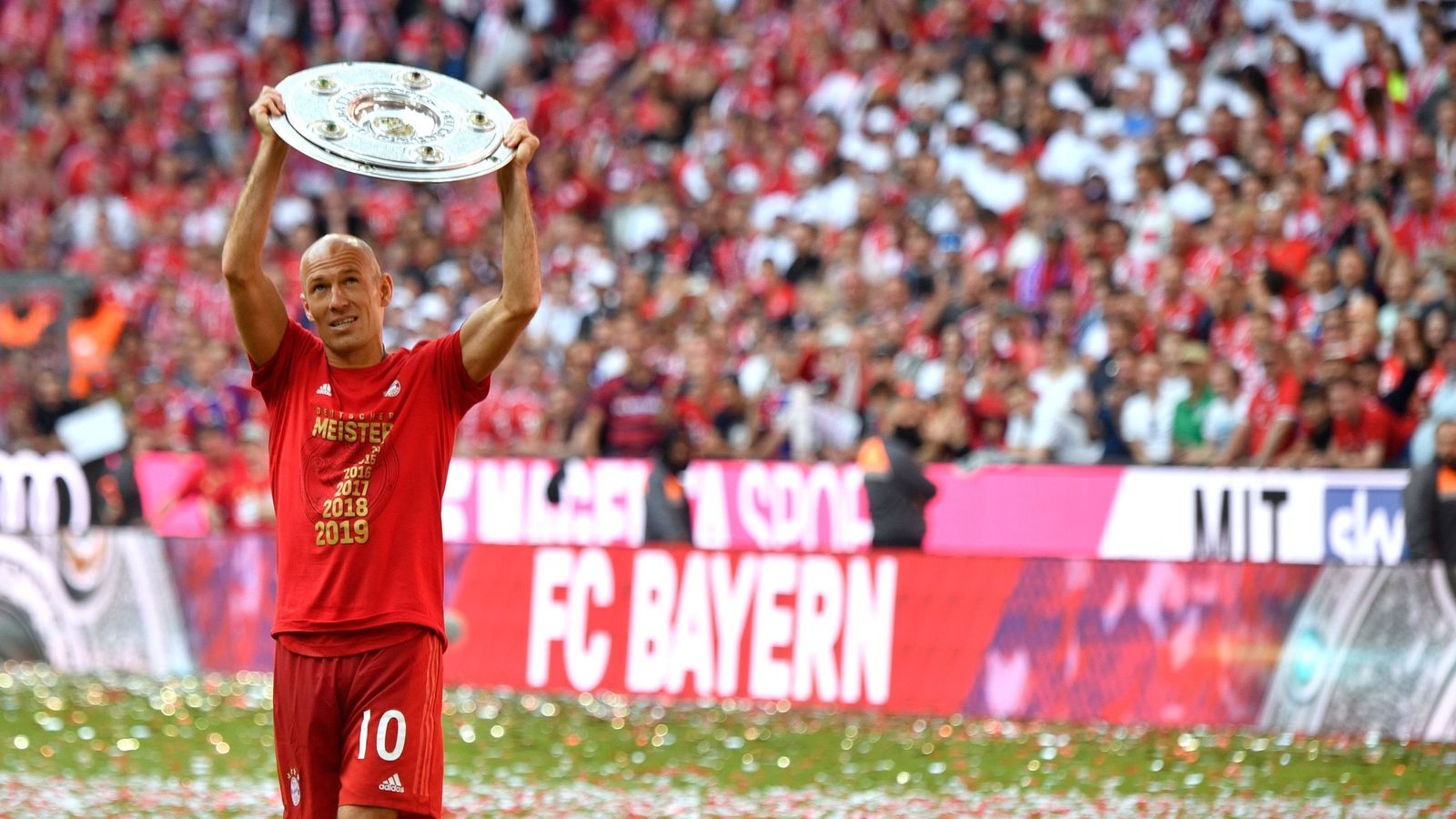 FC Bayern: Ribery verabschiedet sich mit emotionalem Post | Fußball ...