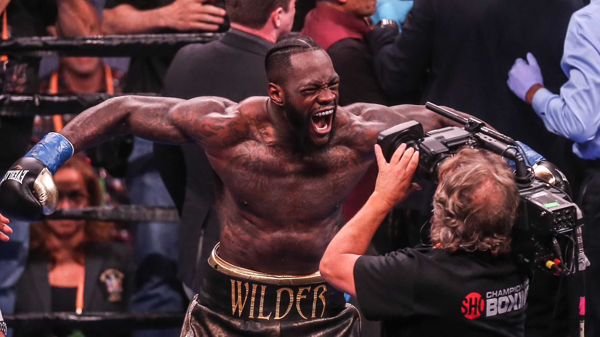 Nach K.o.-Sieg: Umstrittener Wilder bleibt Weltmeister | Boxen News ...