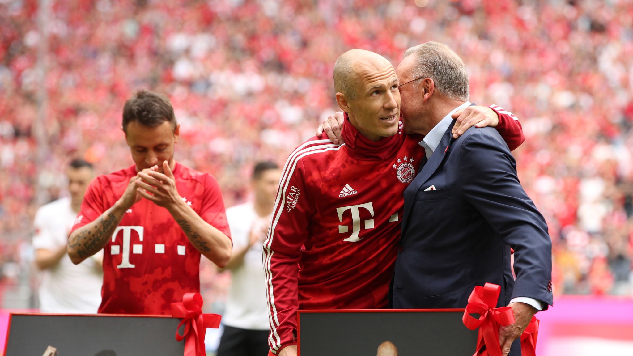 FC Bayern: Tore, Titel, Tränen - Robben und Ribery sagen Servus ...