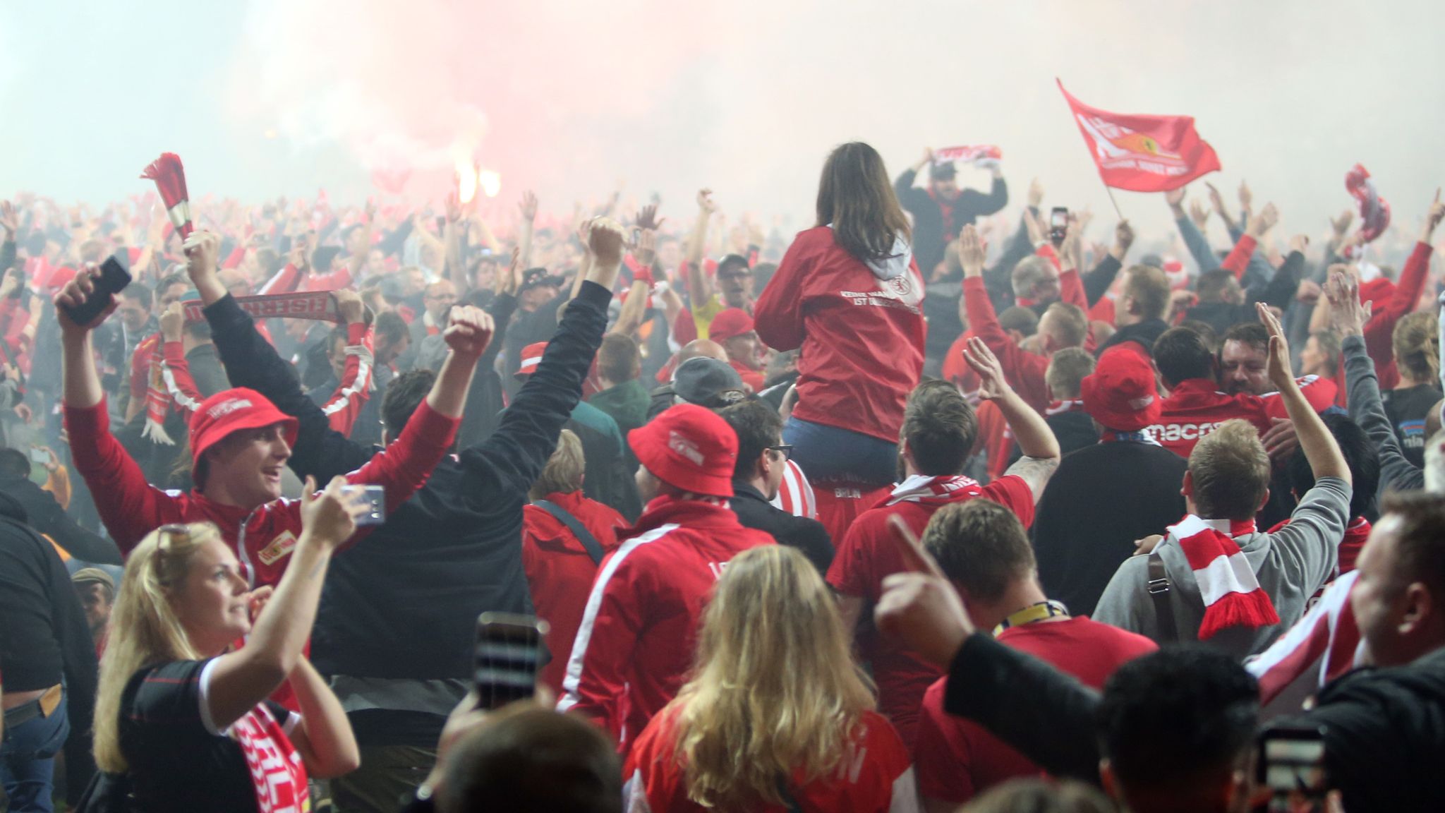 Platzsturm! Die besten Bilder vom Aufstieg von Union Berlin | Fußball ...