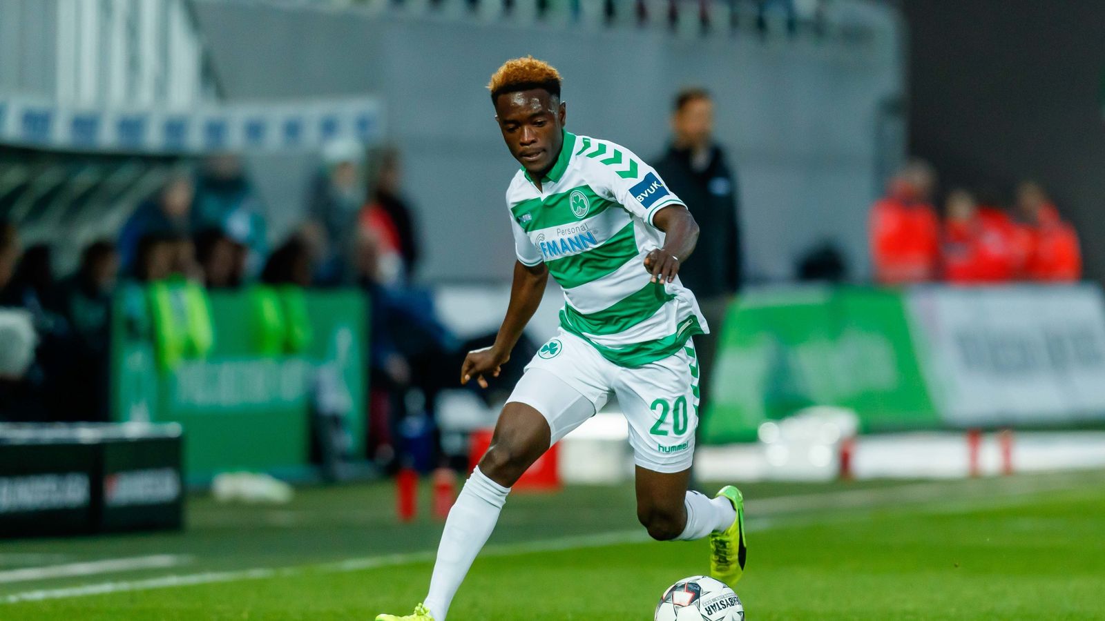 Holstein Kiel präsentiert David Atanga als zehnten Neuzugang | Fußball ...