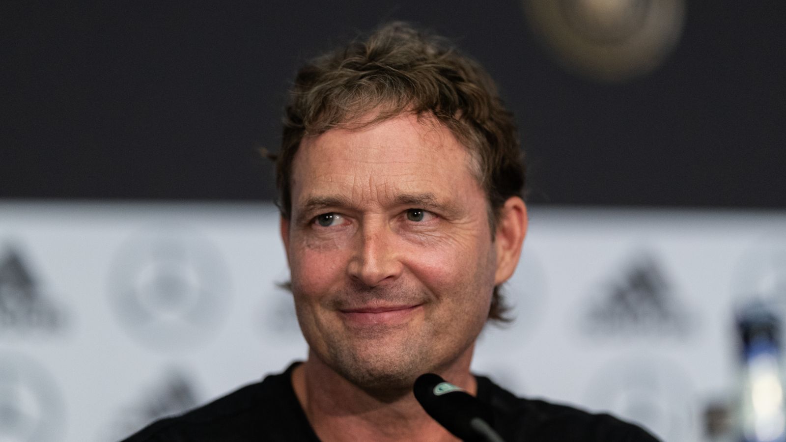 Ab 12:30 Uhr LIVE: DFB-Pressekonferenz mit Gnabry & Sorg | Fußball News ...