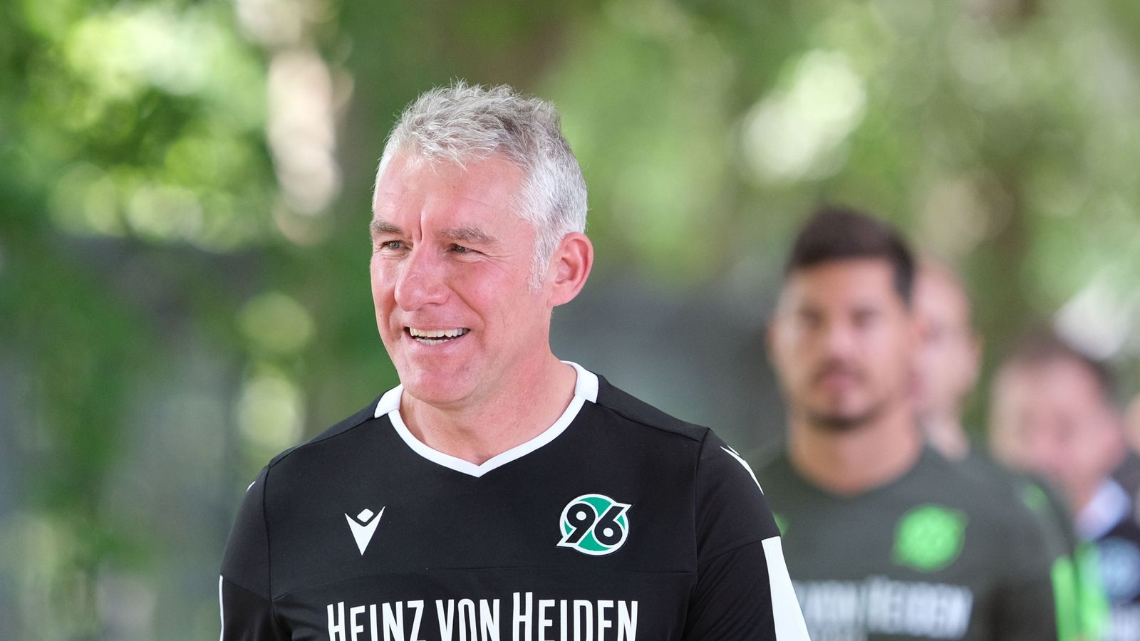 Slomka legt in Hannover los und Zieler fliegt wieder für 96 | Fußball ...