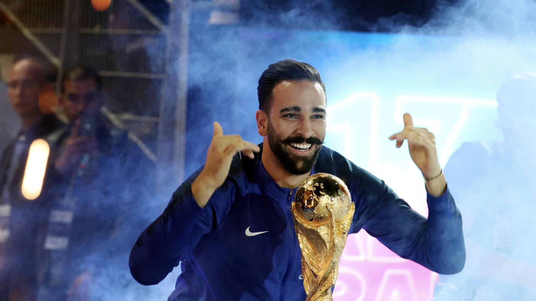 Weltmeister Adil Rami bei Olympique Marseille rausgeschmissen | Fußball News | Sky Sport