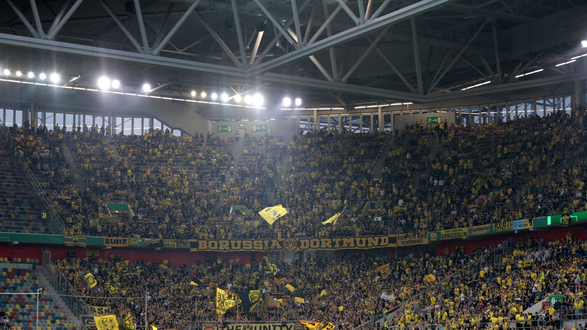 Fußball: Schalke, BVB, Frankfurt, Dresden - die besten Auswärts ...