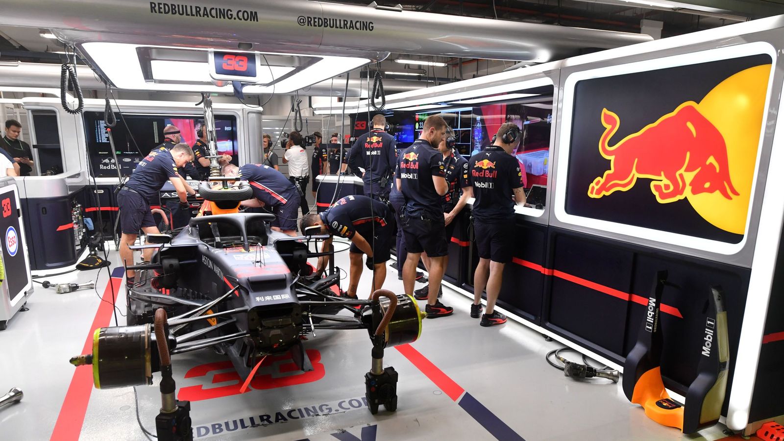 Formel 1: Schwereloser Boxenstopp: Red Bull schwebt auf 10.000 Metern ...