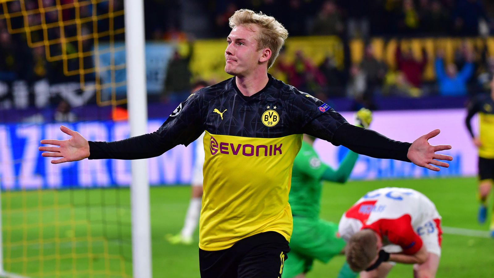 Champions League: BVB zieht mit Zittersieg gegen Slavia Prag ins ...