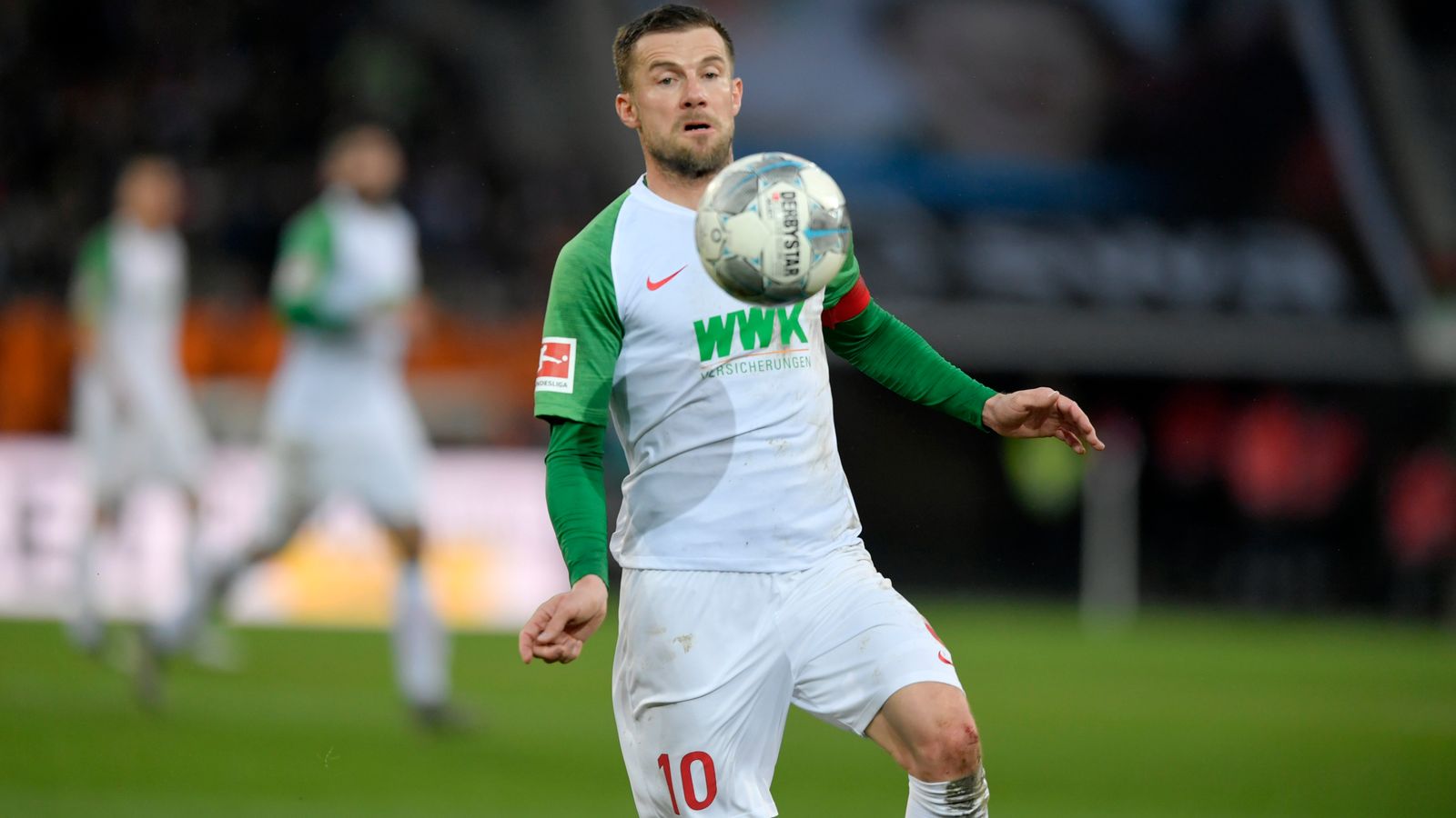 Bundesliga: Daniel Baier verlängert bis 2021 beim FC Augsburg | Fußball ...