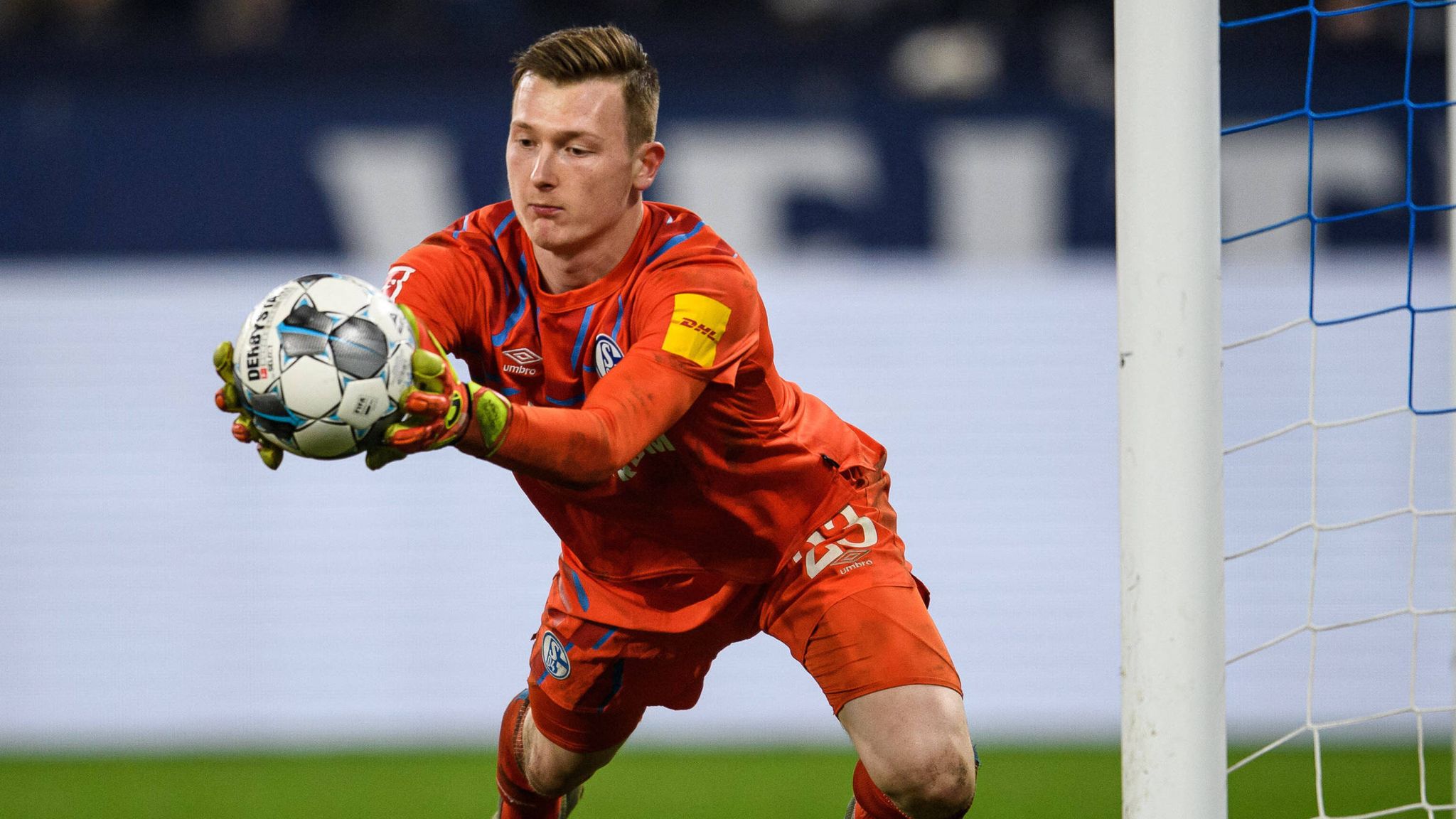 Schalke 04: Markus Schubert beim Spiel gegen Bayern München im ...