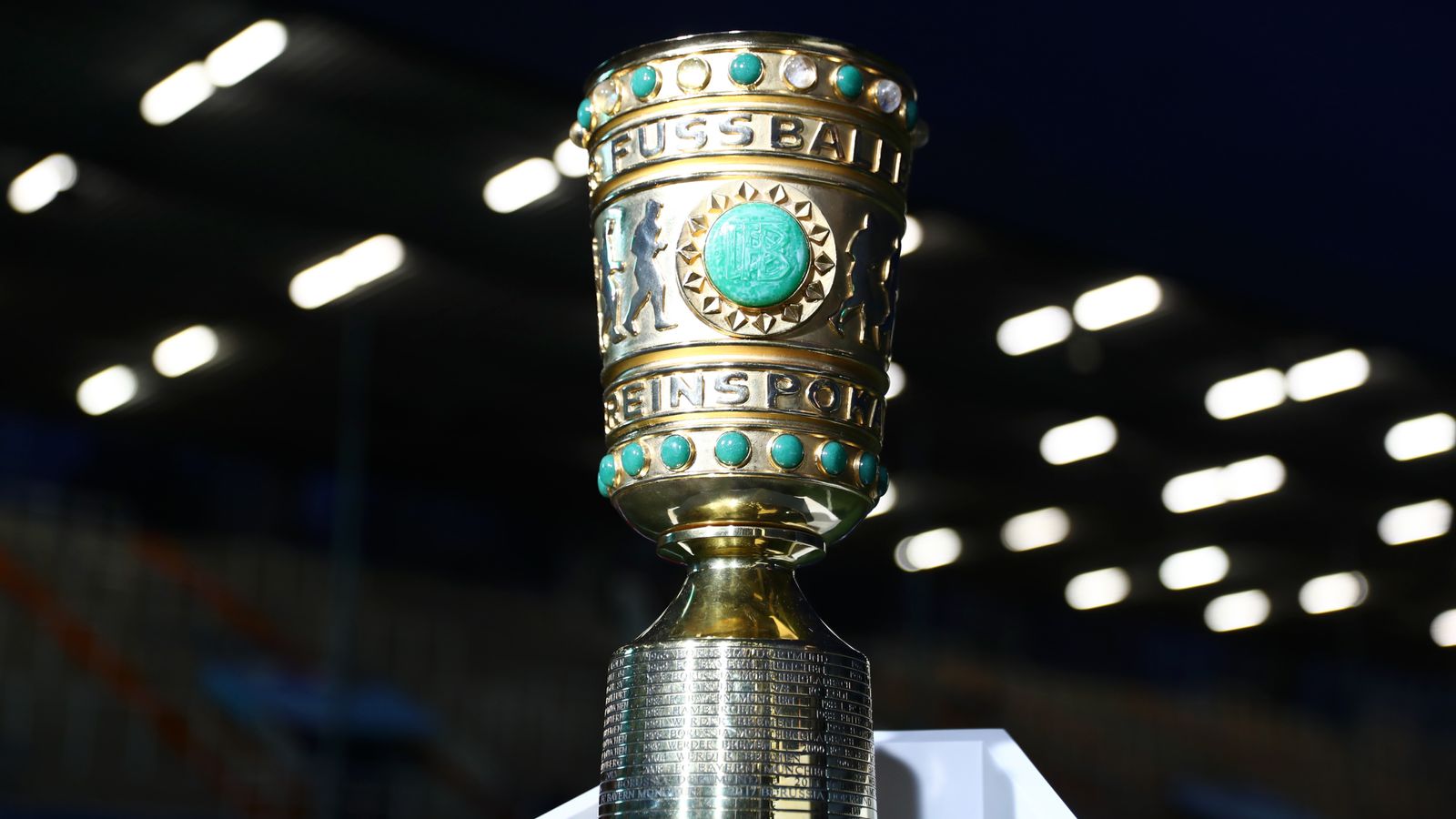 DFB-Pokal: Acht Teams kämpfen am Dienstag um den Einzug ins ...
