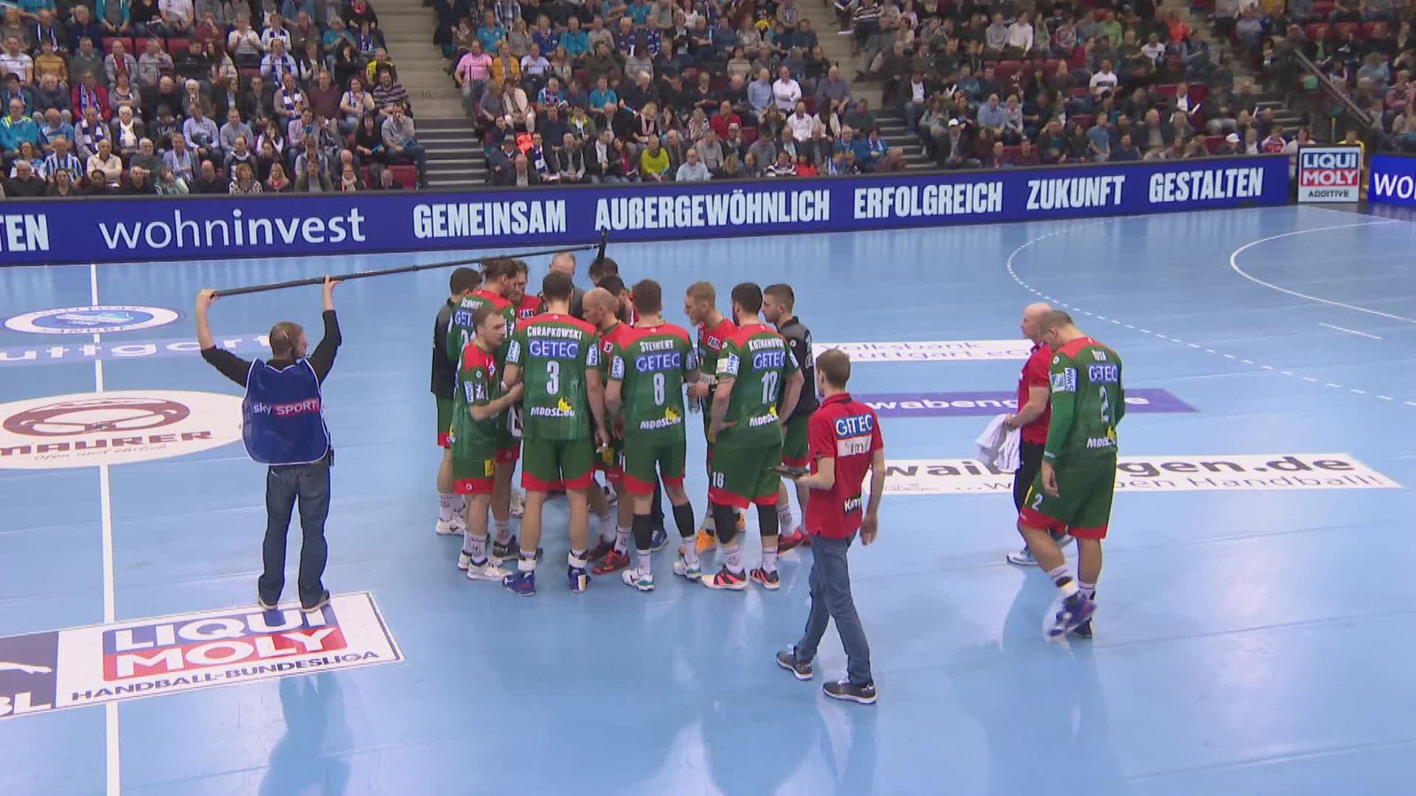 SC Magdeburgs Coach Bennet Wiegert rastet in der Auszeit aus | Handball ...