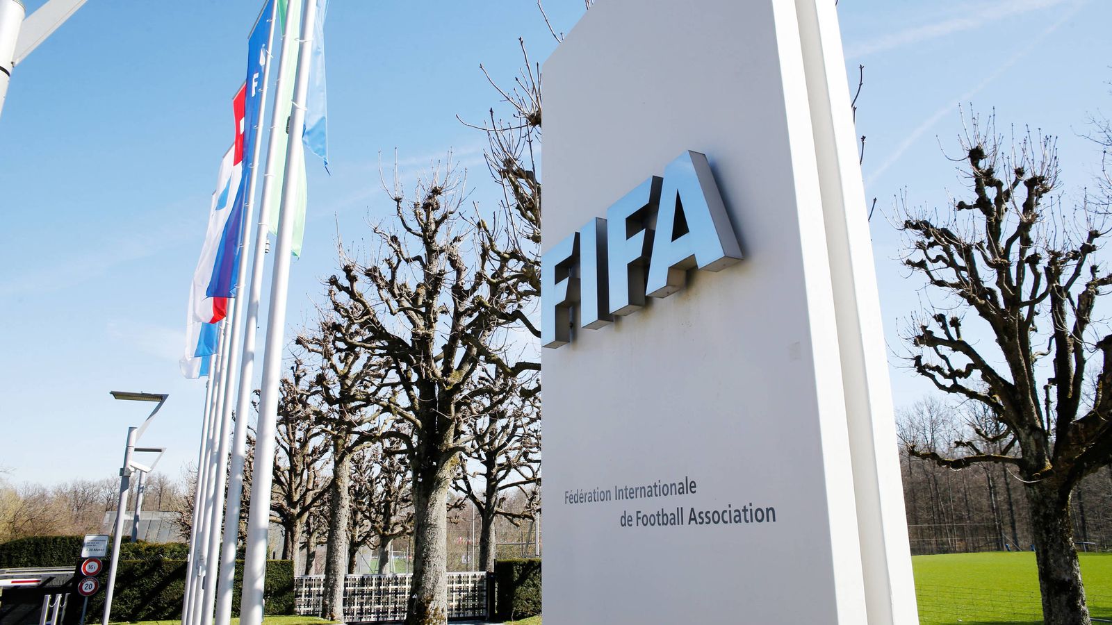 Wegen Corona: FIFA unterstützt Mitgliedsverbände mit Zuschüssen ...