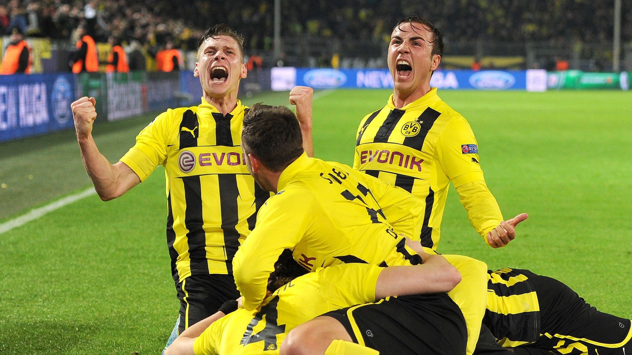 Heute vor 46 Jahren eröffnet: Legendäre Spiele im Stadion des BVB ...