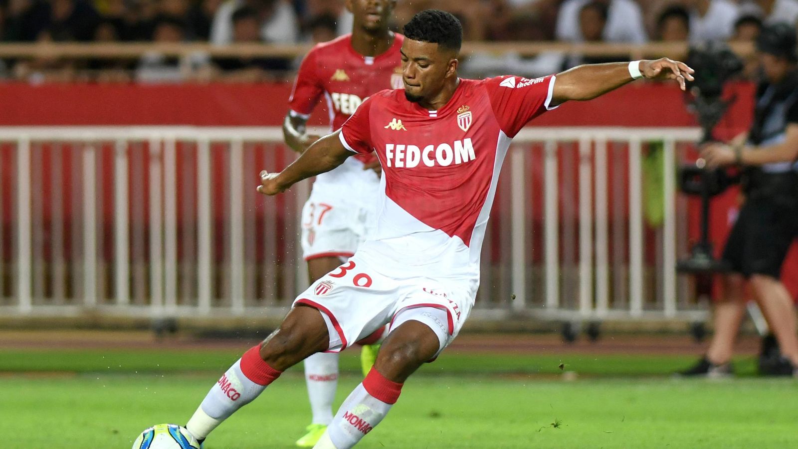 Transfer News: Benjamin Henrichs mit RB Leipzig über Wechsel einig ...