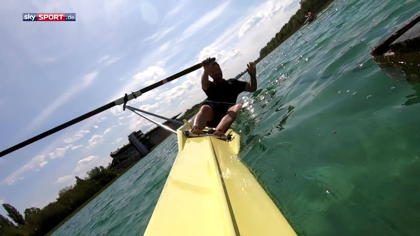 Rudern Video: Sky Reporter versucht sich im Einer | Mehr Sport News ...